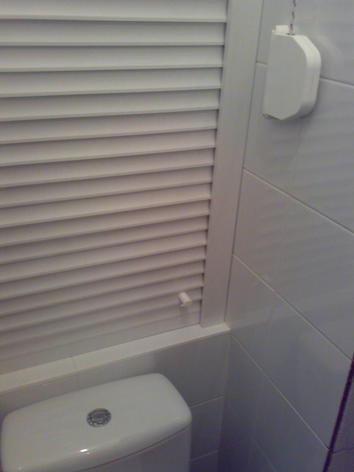 žalúzie-rolety-sieťky proti hmyzu-markízy-garážové brány: Ako zakryť ...