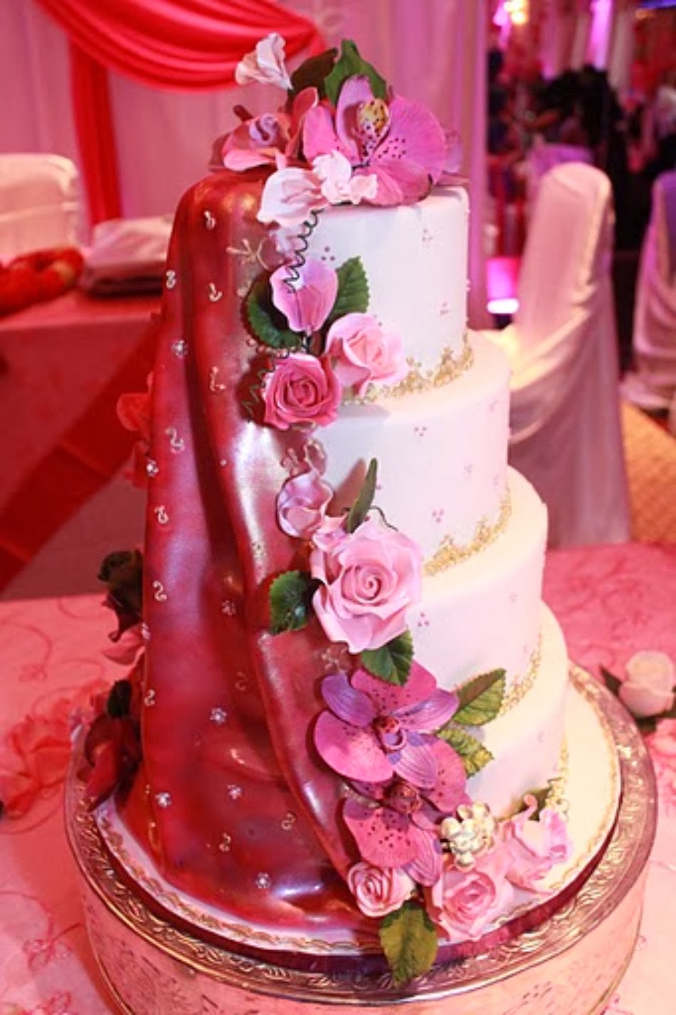 BEAUTY AND FASHION: INDIAN WEDDiNG CAKE