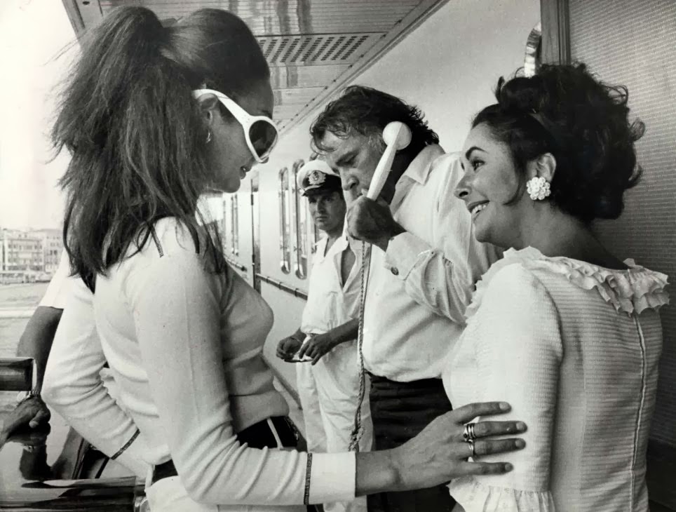 Naval Warfare: HMCS Stormont (K327)