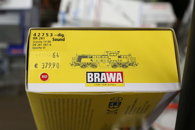 実売はESUとほとんど変わらない価格なのにパッケージの作りの安っぽさは残念ポイント。