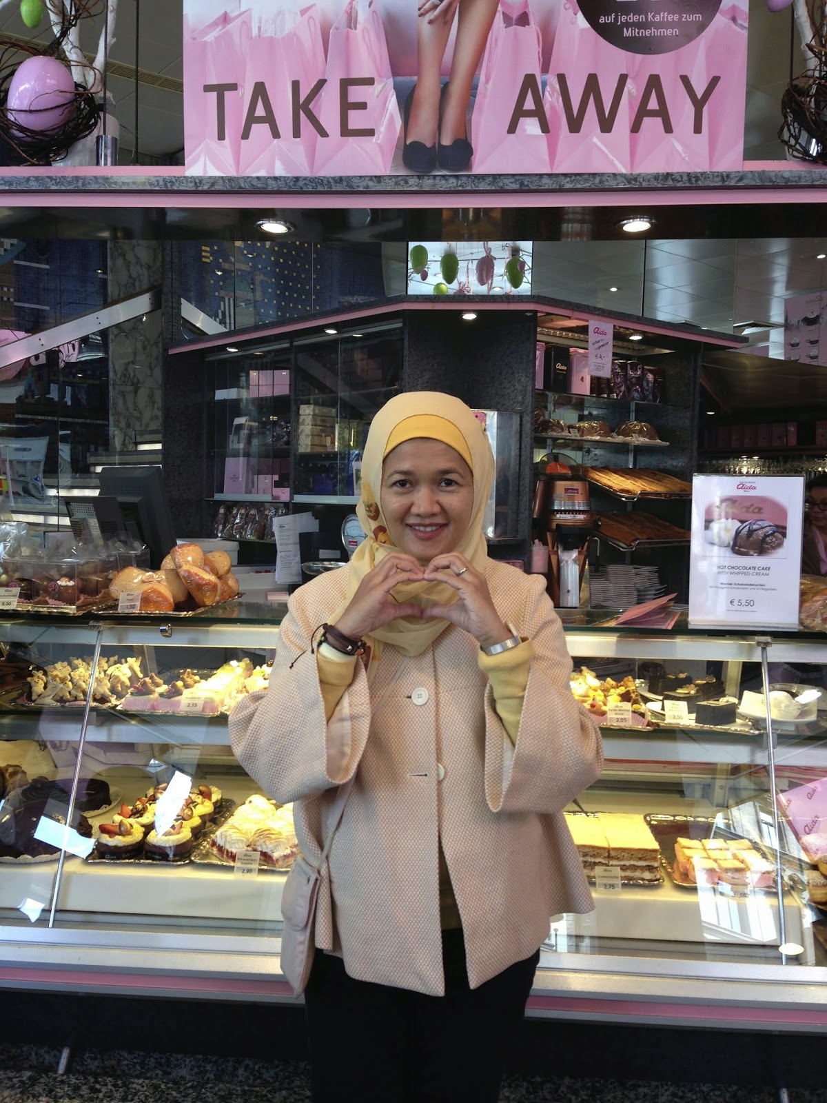 aswana-cliche: Vienna, Stephanplatz - Aida Cafe Vienna since 1913