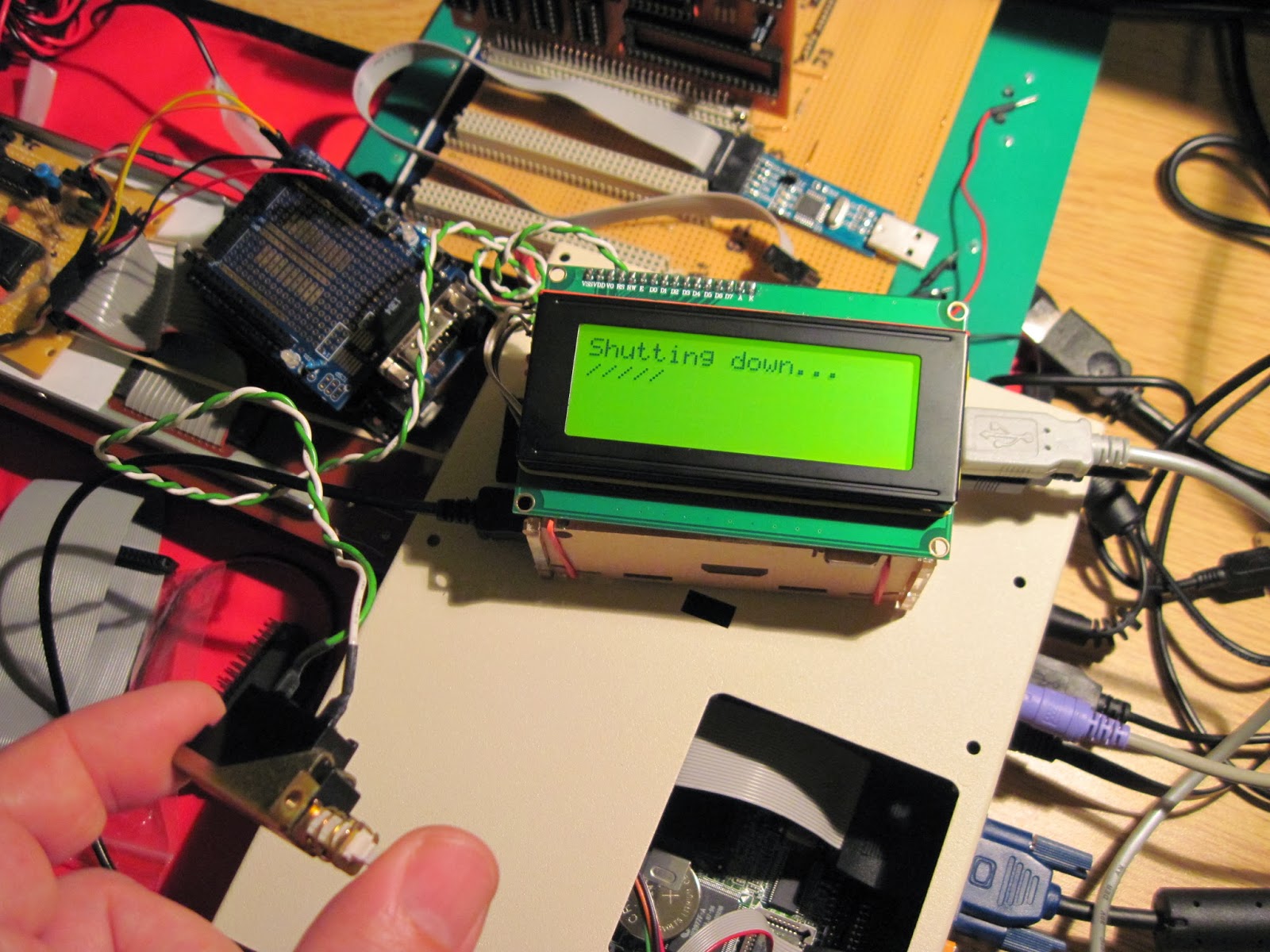 Homebrew Computers: Raspberry Pi, I2C LCD screen and Safe Power Down ...