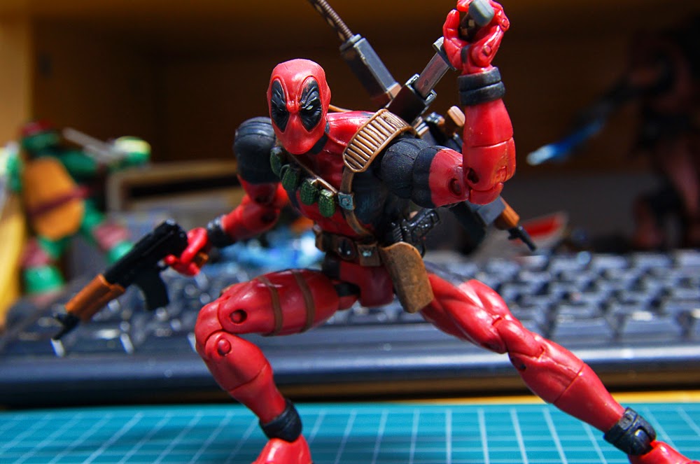 Plastic Heap: Toybiz Marvel Legends Deadpool