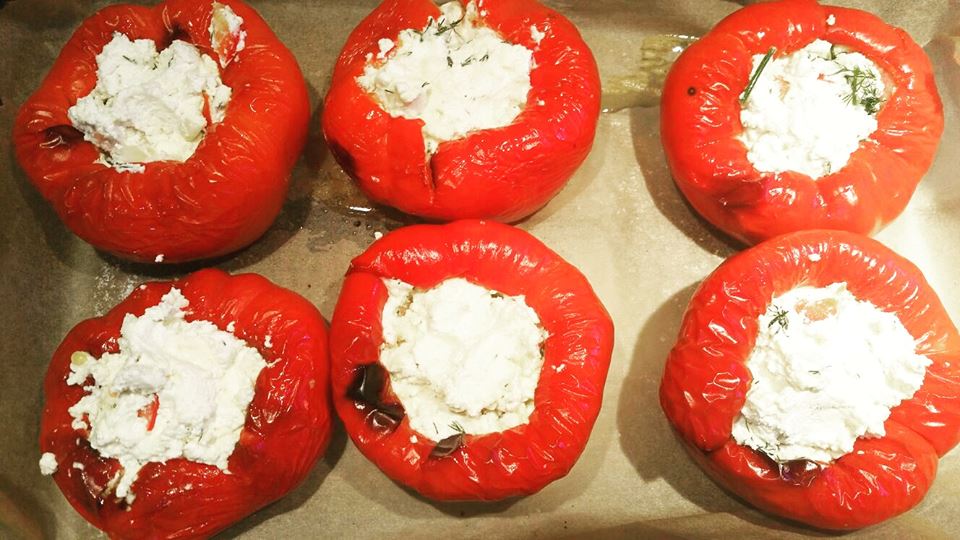 Speca të pjekura me gjizë | BonBon Taste