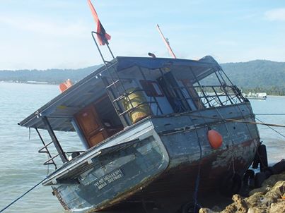 Boat washed ashore in Wewak - One Papua New Guinea