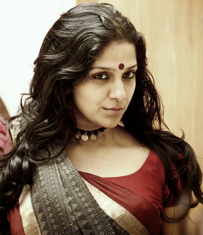 Aparna Nair Hot Navel In Saree