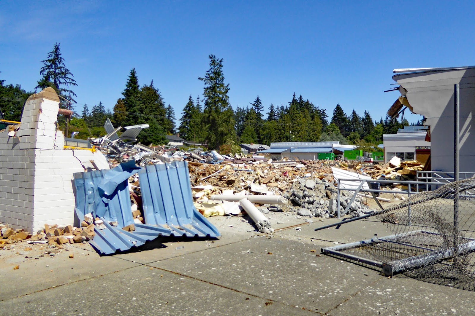 Shoreline Area News: Photos: Demolition at Einstein Middle School