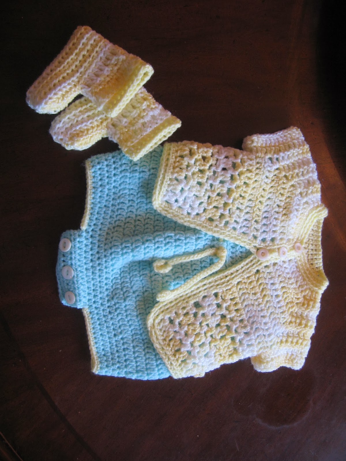 BLURT Blogger: Newborn Kit layettes FREE BABY PATTERN LINKS