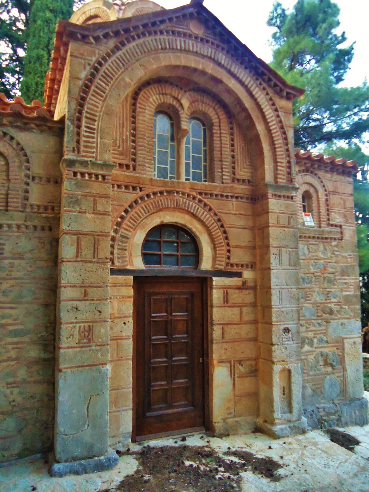 Greek Orthodox Religious Tourism: Ναός Μεταμορφώσεως του Σωτήρος, Άμφισσα