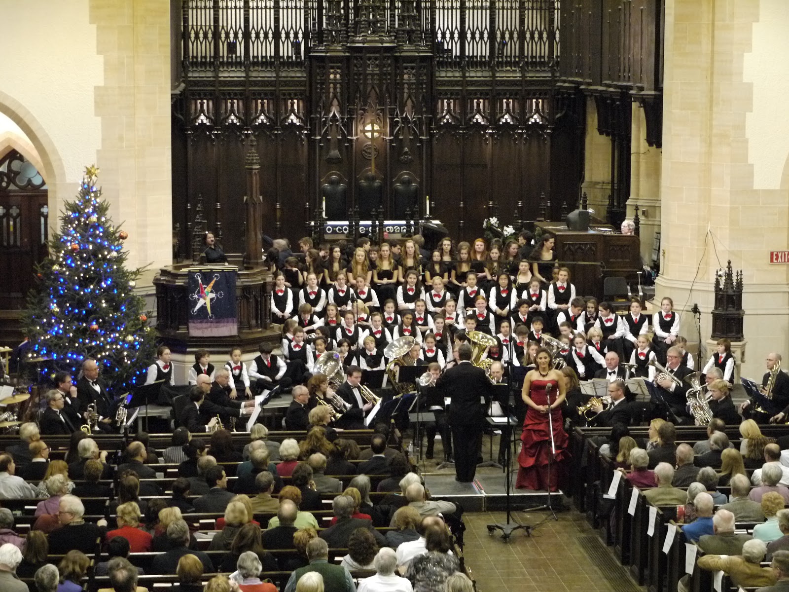 JAMES KARAS - REVIEWS AND VIEWS: CHRISTMAS CONCERT WITH ARIANA CHRIS ...