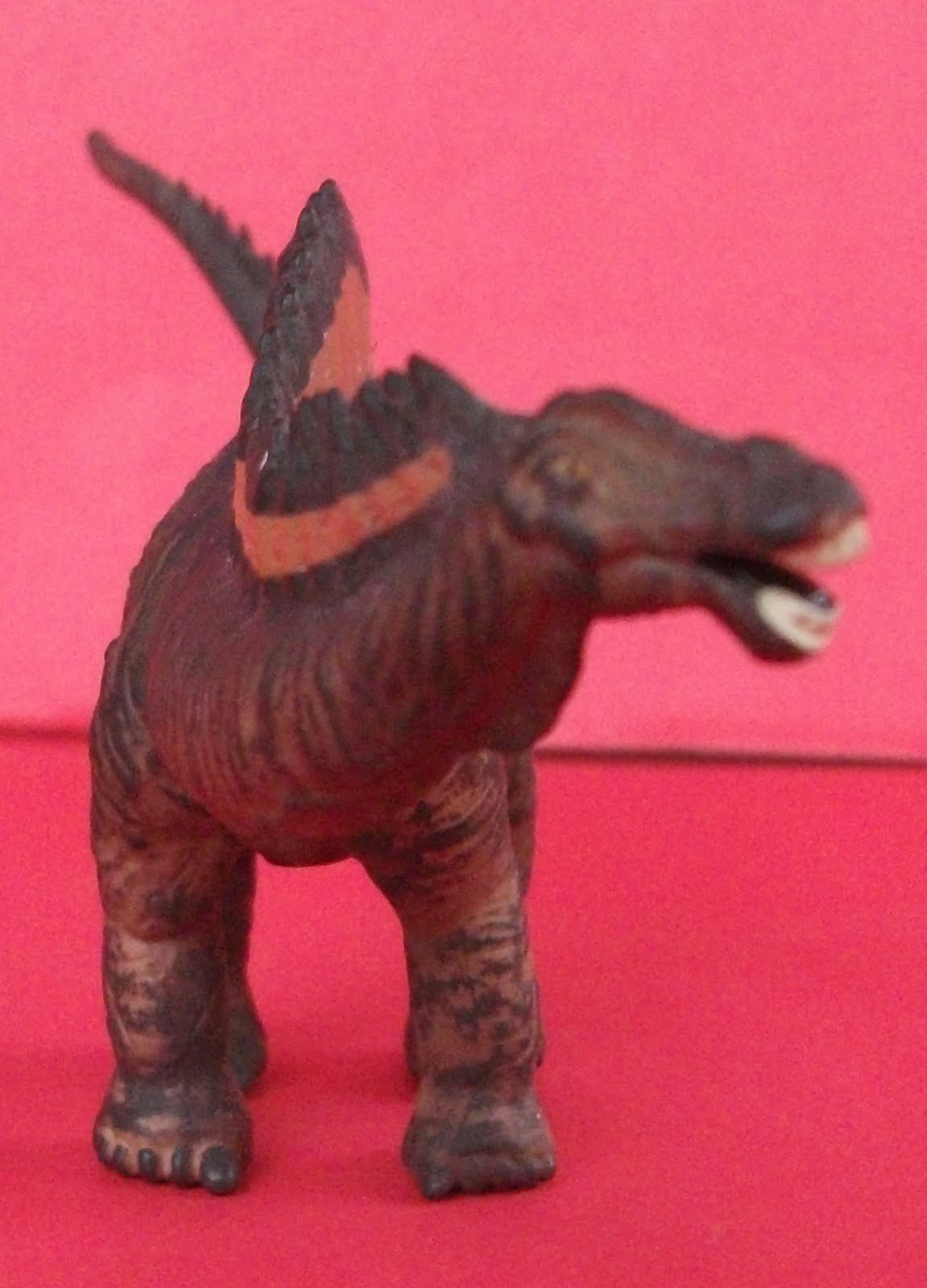 Dos Fósseis ao Plástico!: REBBACHISAURUS (PROCON COLLECTA)