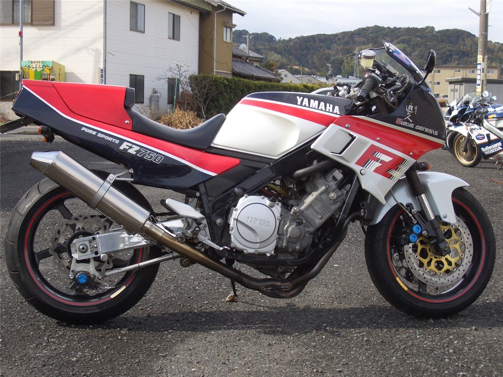 Badmotos: FZ 750 racing
