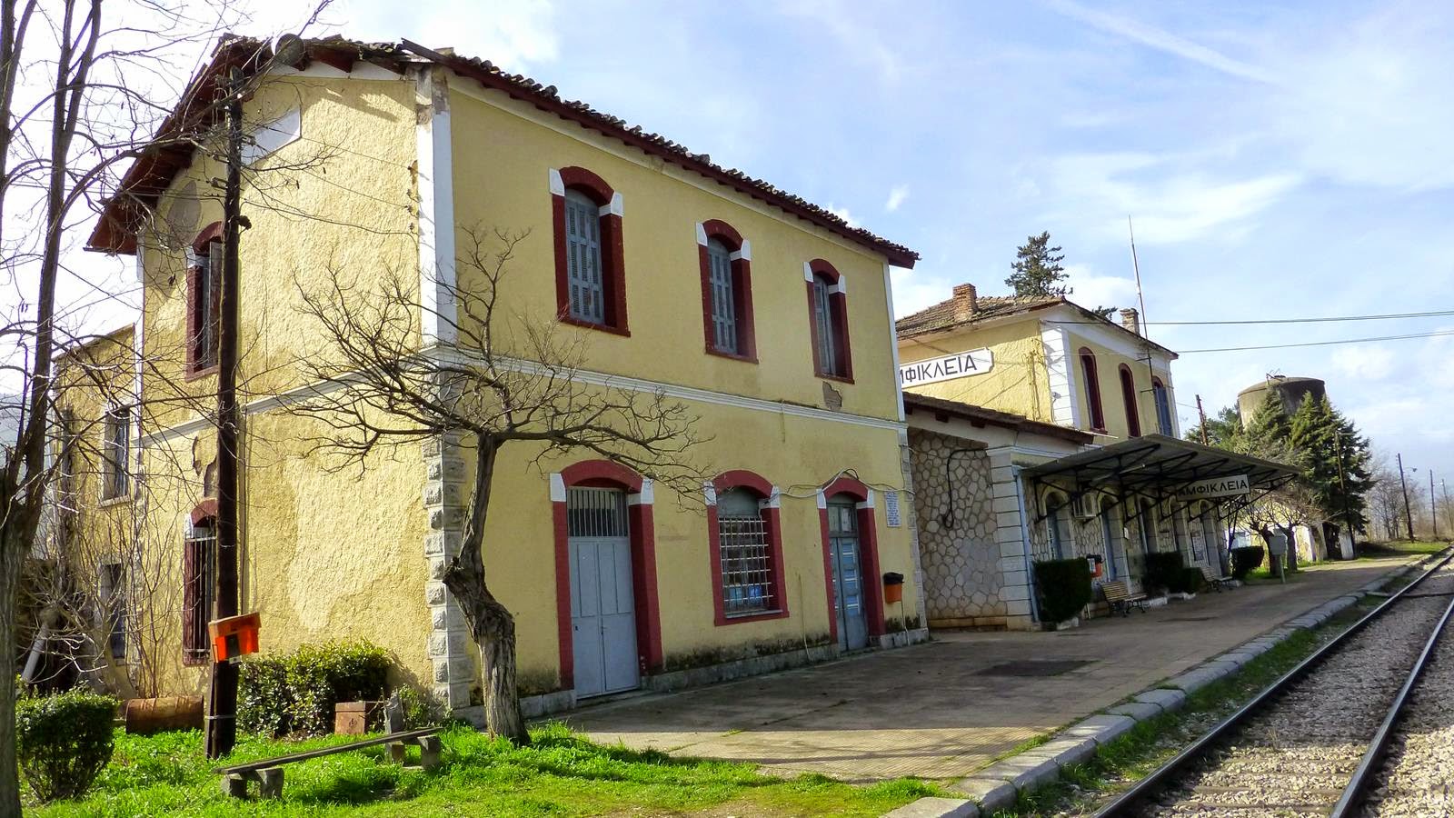AMFIKLIA-Αμφίκλεια: Σιδηροδρομικός Σταθμός Αμφίκλειας-Στο έλεος του ...