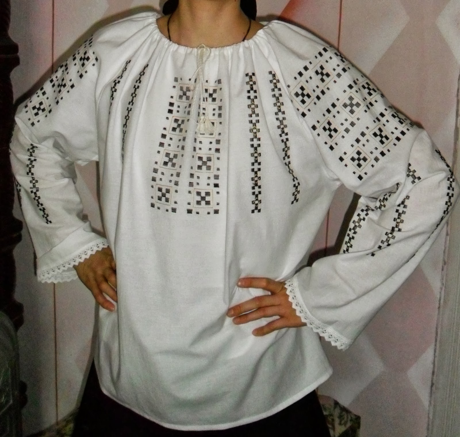 COSTUME TRADITIONALE ROMANESTI