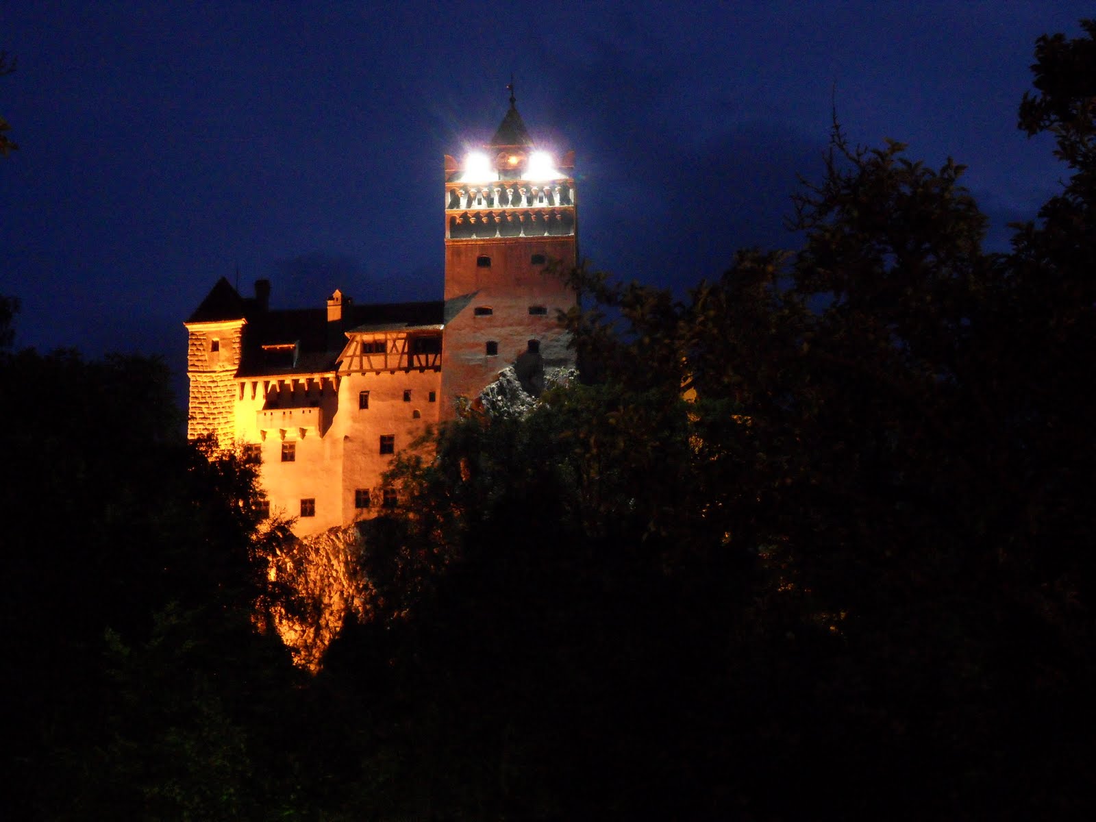 Traveler's Closet: Bran Castle "Castelul Bran", Braşov