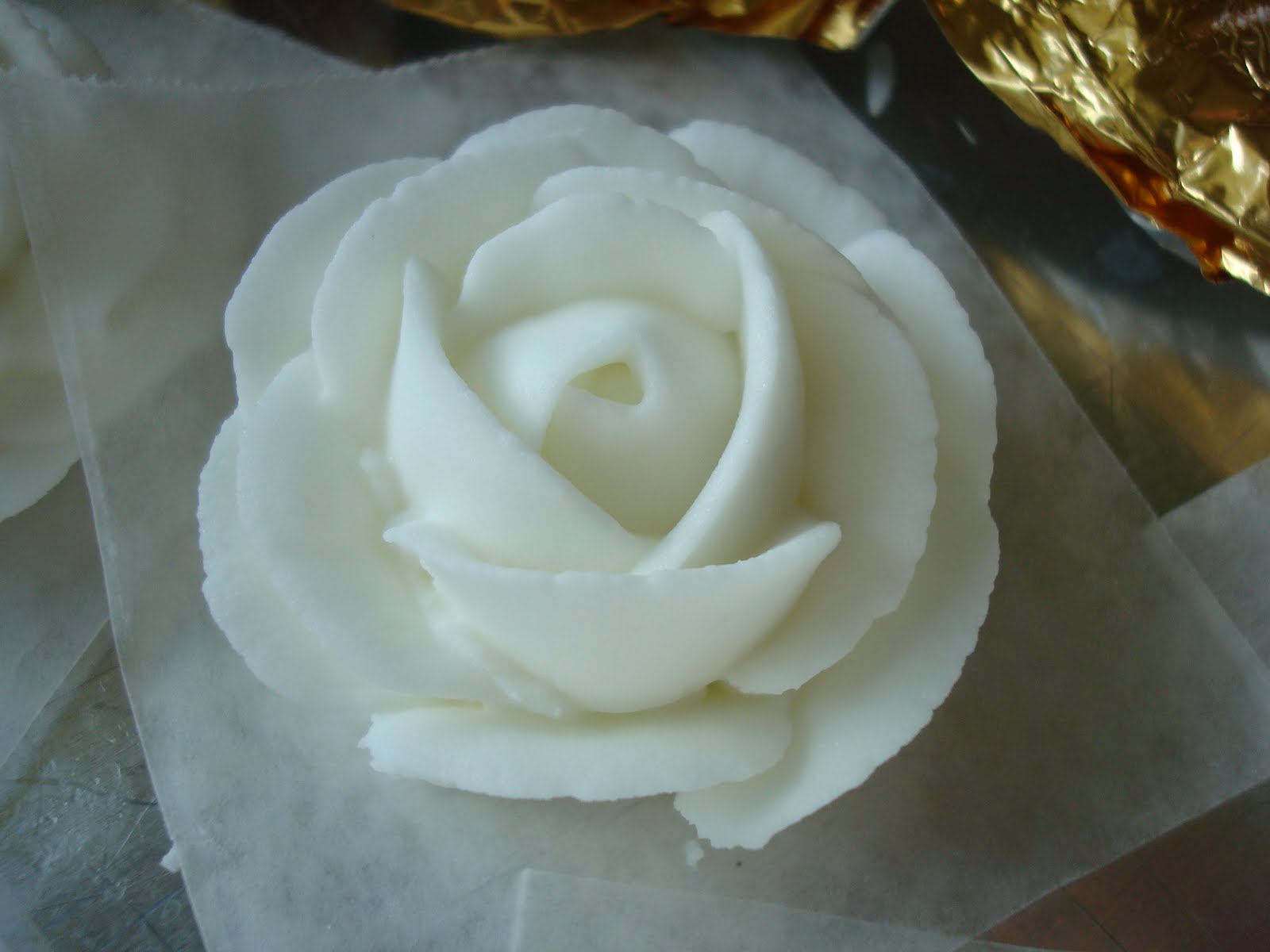 minne{BAKER}: Wilton Flowers & Cake Design - Weeks 2 & 3