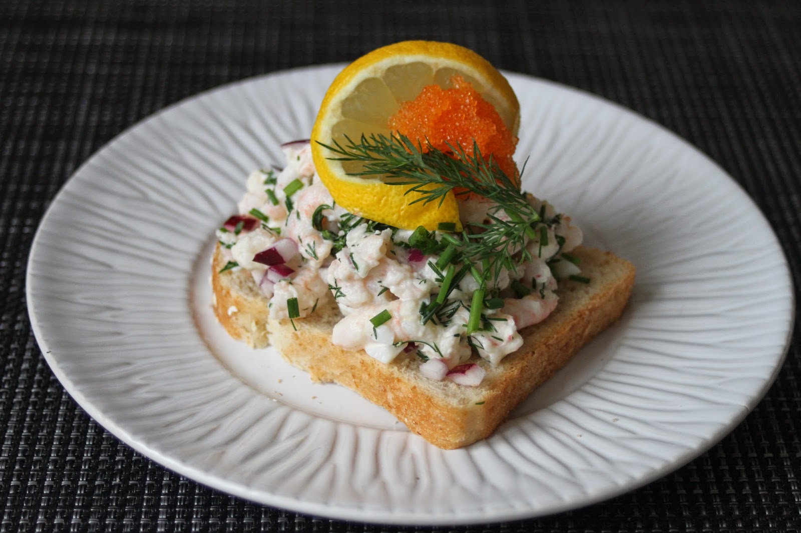 epätrendikäs ruokablogi: Toast Skagen