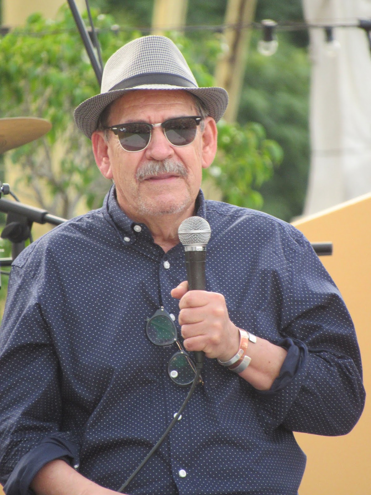 Charla y firma de Benjamin Alire Saenz - Bibliofila Sin Cura