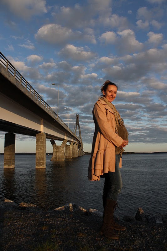 Petras Snicksnackiga blogg: Dagens nagel, läsa tidningen, outfit ...