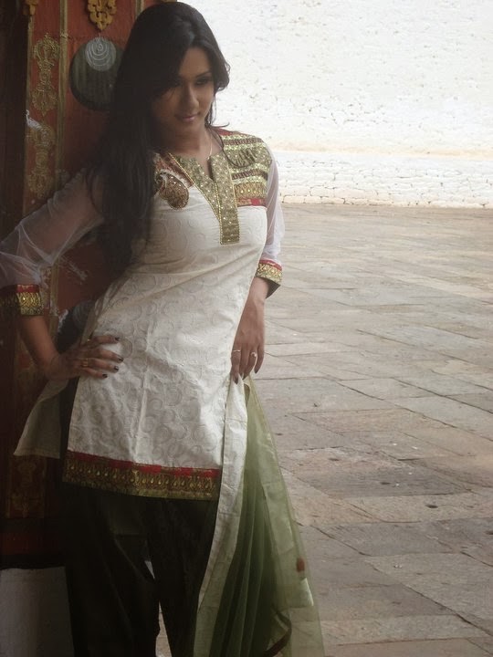 Celebrity Photo Gallery: Bangladeshi Model & Actress Eamin Haque Bobby ...