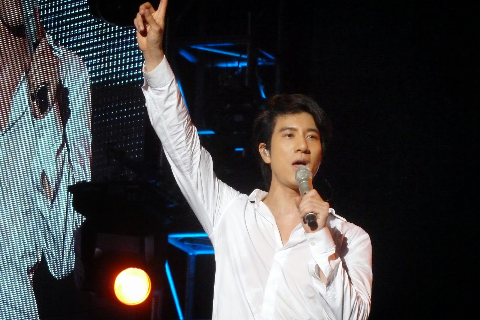 Kee Hua Chee Live!: PART 3---SUPERSTAR SINGER LEE HOM HOMES IN AND ...