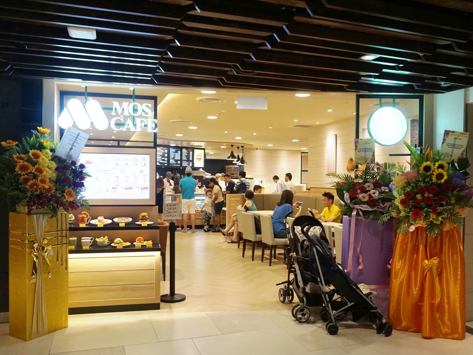 PinkyPiggu: MOS Café Singapore Opens First Outlet At Raffles City ...