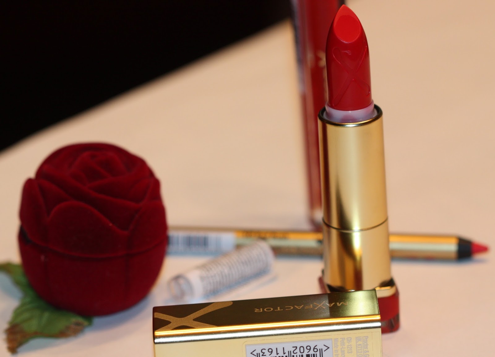 TSARINA: Новый образ - Lady in Red. Яркие краски от Max Factor.Блеск ...
