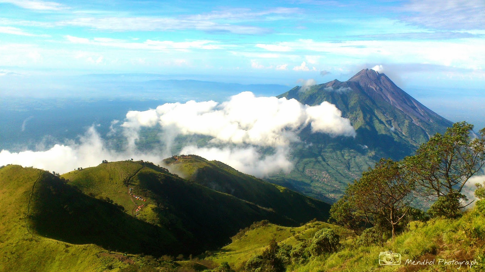Mountaineering : Climbing to Mt. Merapi With Sura Mendhol