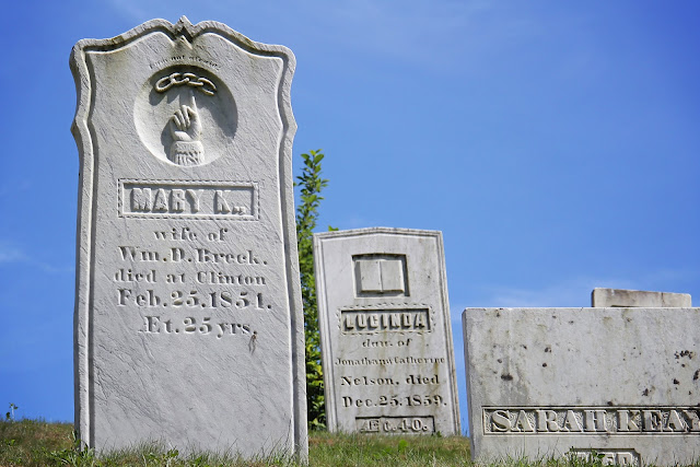 Taphophile Corner: Pointing Finger & Hand Stones