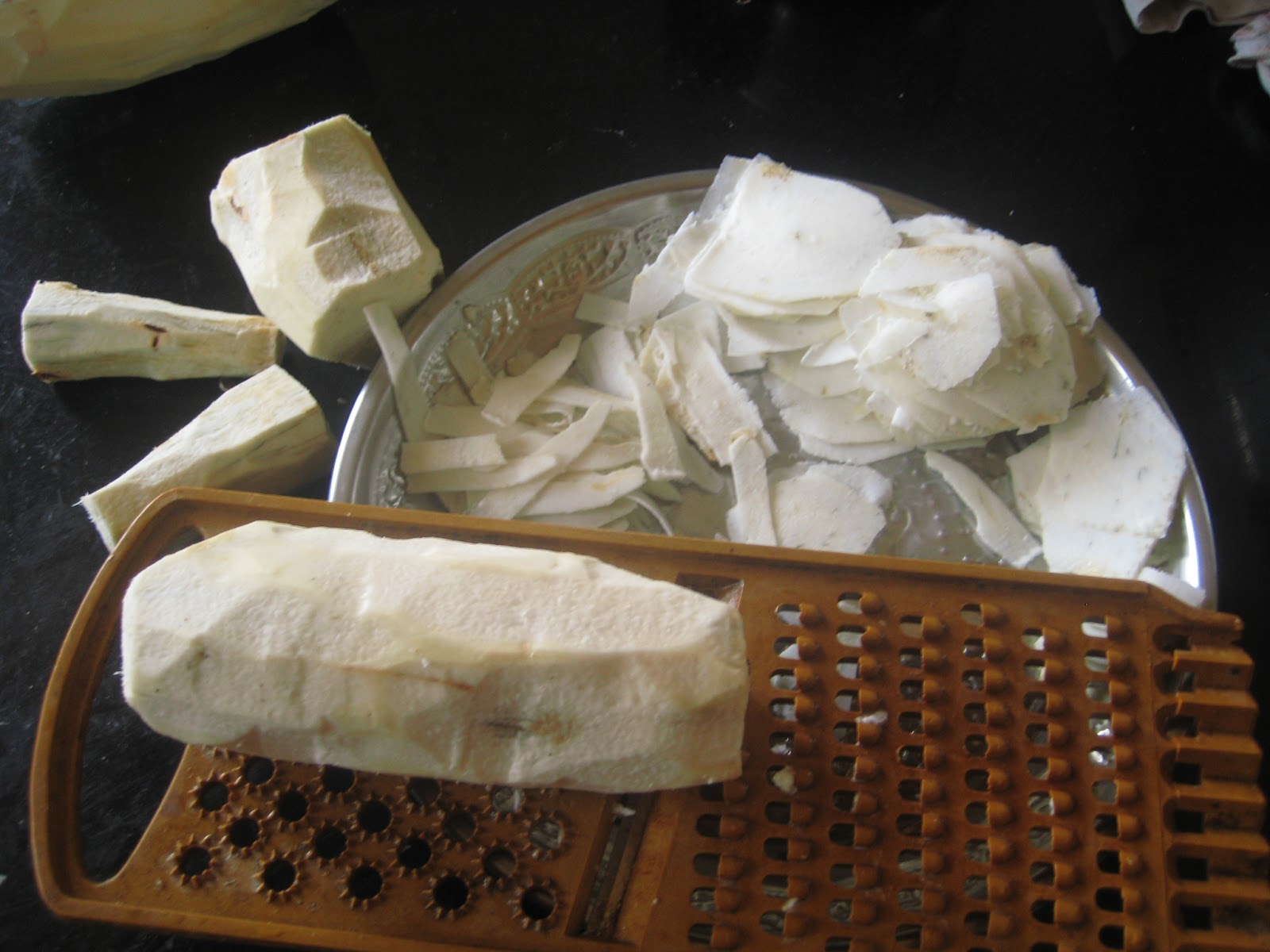 madhuri's kitchen: Tapioca Chips / Karra Pendalam Chips / cassava chips