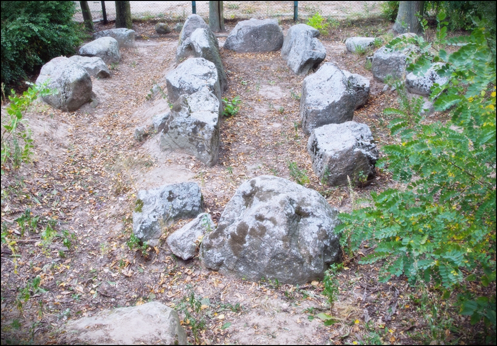 PHOTODOCUMENT & pinhole: Megalityczny Kurhan ze Złotowa