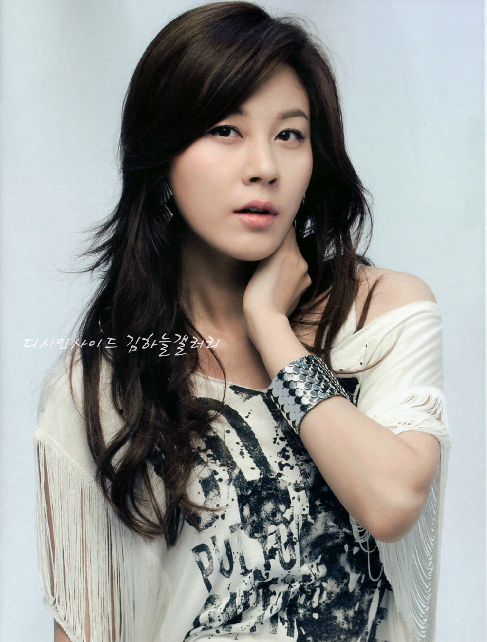 korea star fashion: kim ha neul in moveiweek 2011