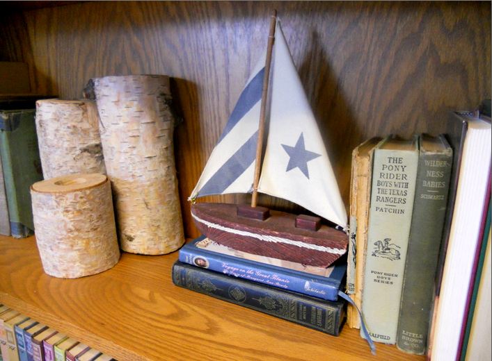 A Heartful Home: Summer Nautical Bookshelf!