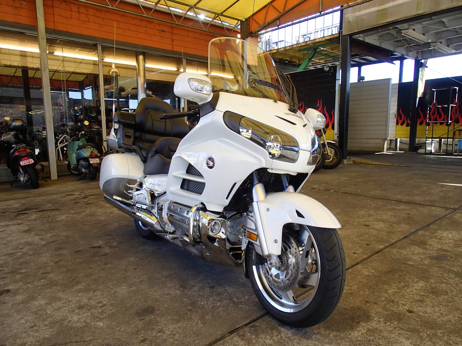 GL1800-CUSTOM.COM: メッキパーツ