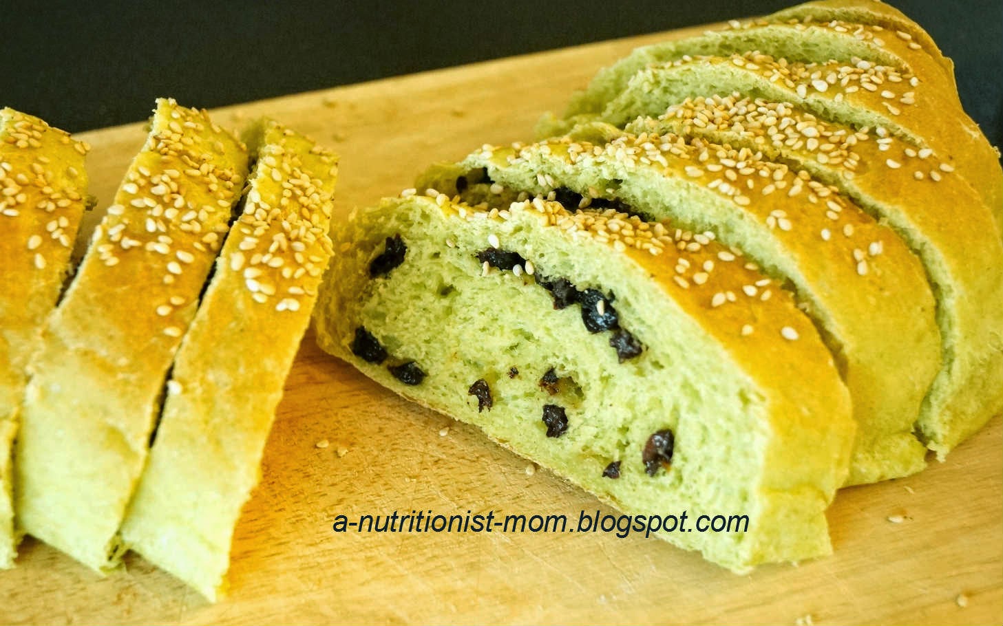 Journal of a nutritionist mom : Soy pandan bread roll with black raisins