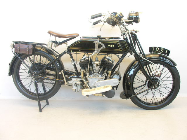 Antique Motorcycles: AJS D1 (1921)