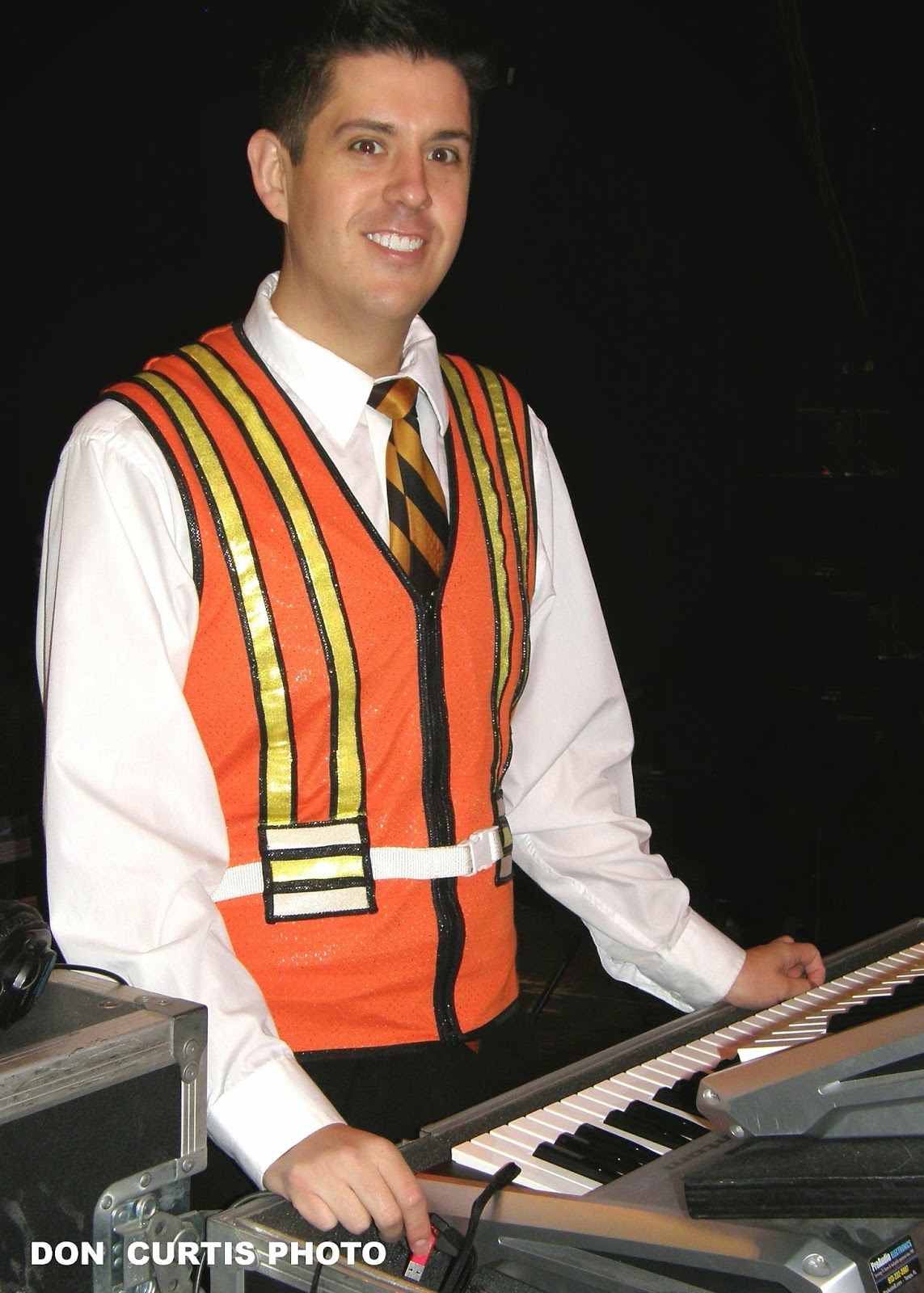 CIRCUS PERSONALITY PHOTOS: On Board Player