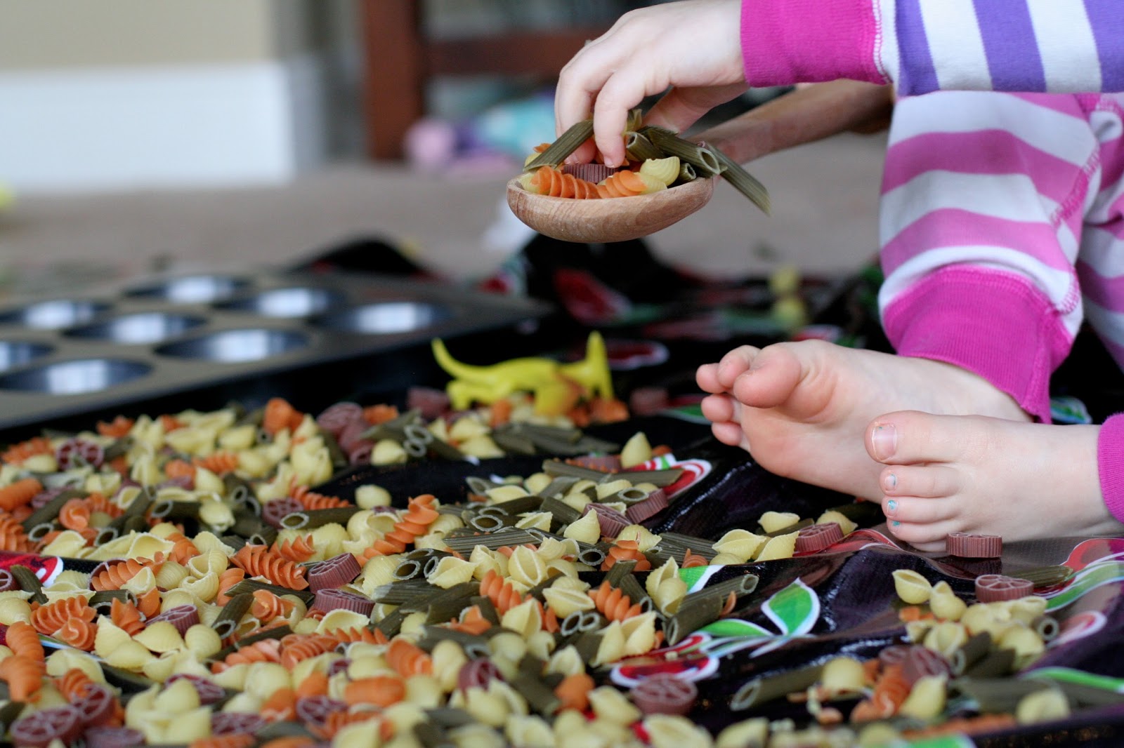 Super Easy Sensory Play: Dried Pasta
