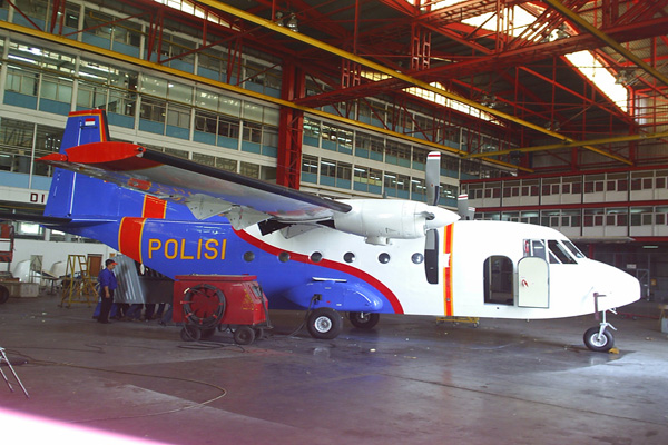 AIRPLANE SCALE MODELKIT: CASA C- 212