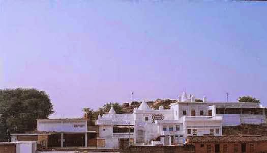 Tour India: Badagaon Jain temple India