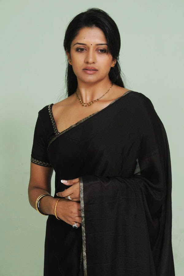Actress Vimala Raman Latest Saree Stills - Cine Gallery