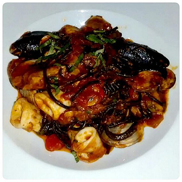 Chooyaya Secret Garden : Pizza Spinachi and Squid Ink Pasta