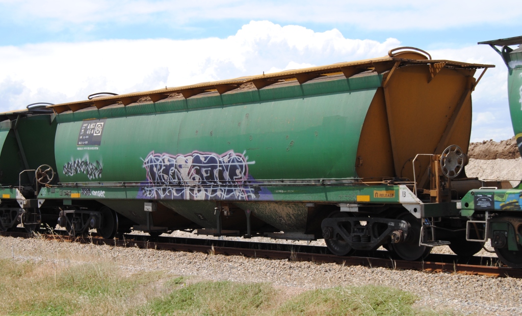 Andrew's Main South Line: SA grain hoppers