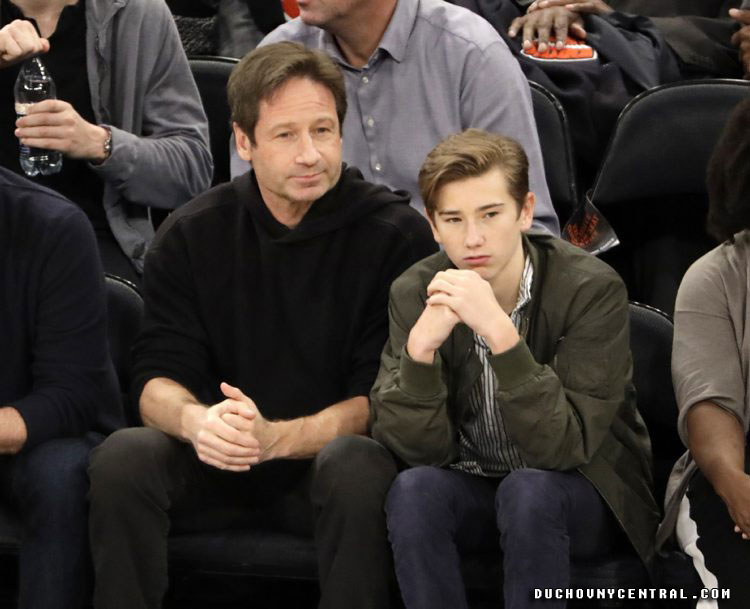 David Duchovny and his son sit next to Bruce Willis - February 5, 2017 ...