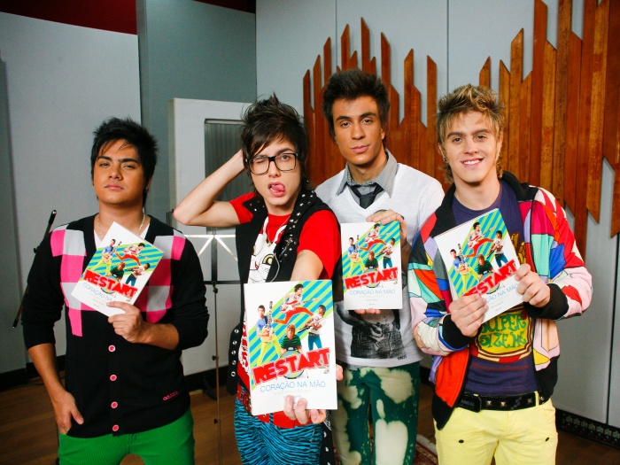 Tudo e mais um pouco: Restart lança biografia