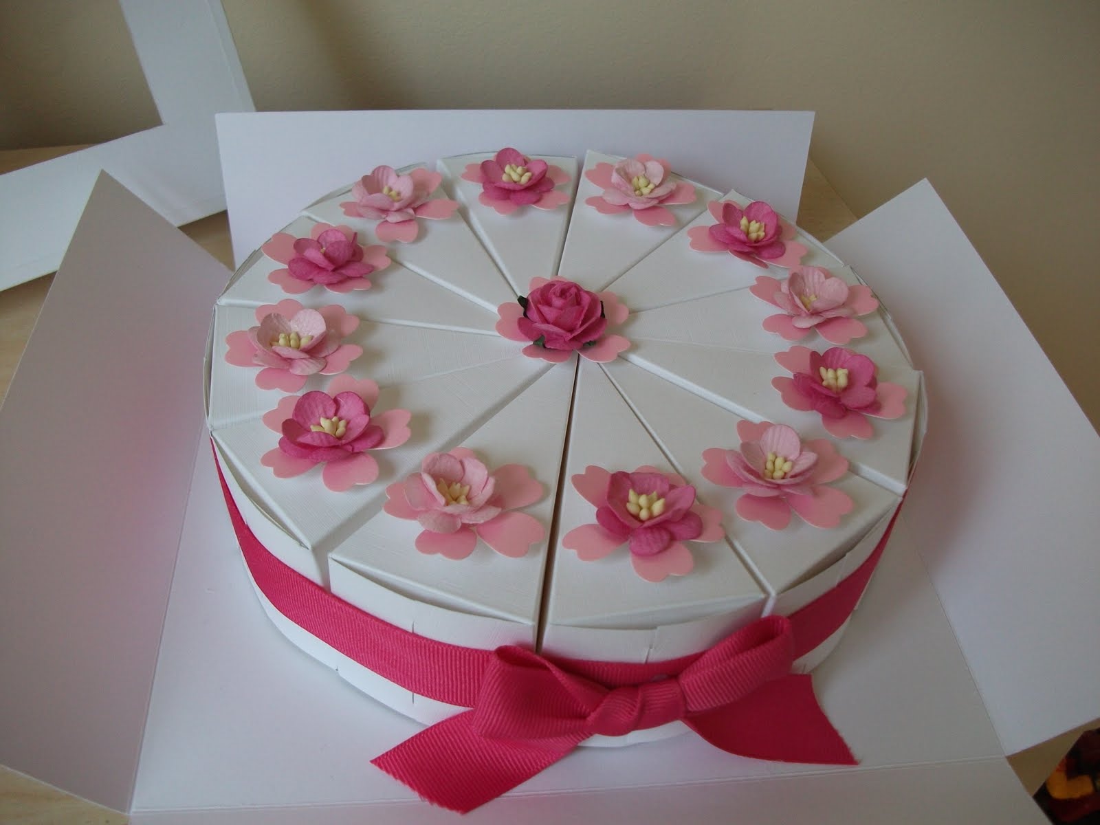 SHARON'S CARDS: Birthday gift box cake.