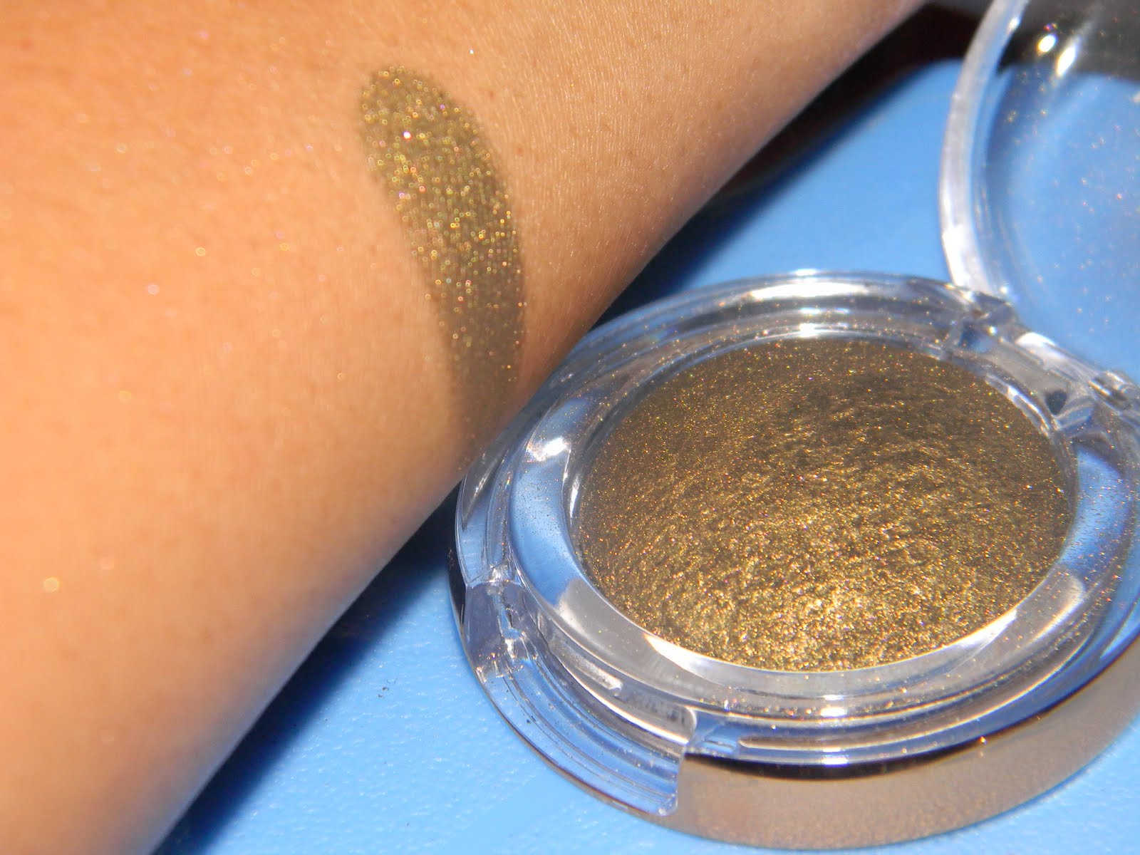Rumela the shopaholic...: Victoria's secret eyeshadow swatches and review.