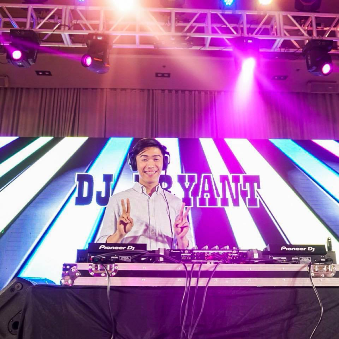 Feature: An Inside Look at the Back Stage | Ang Aninag Online