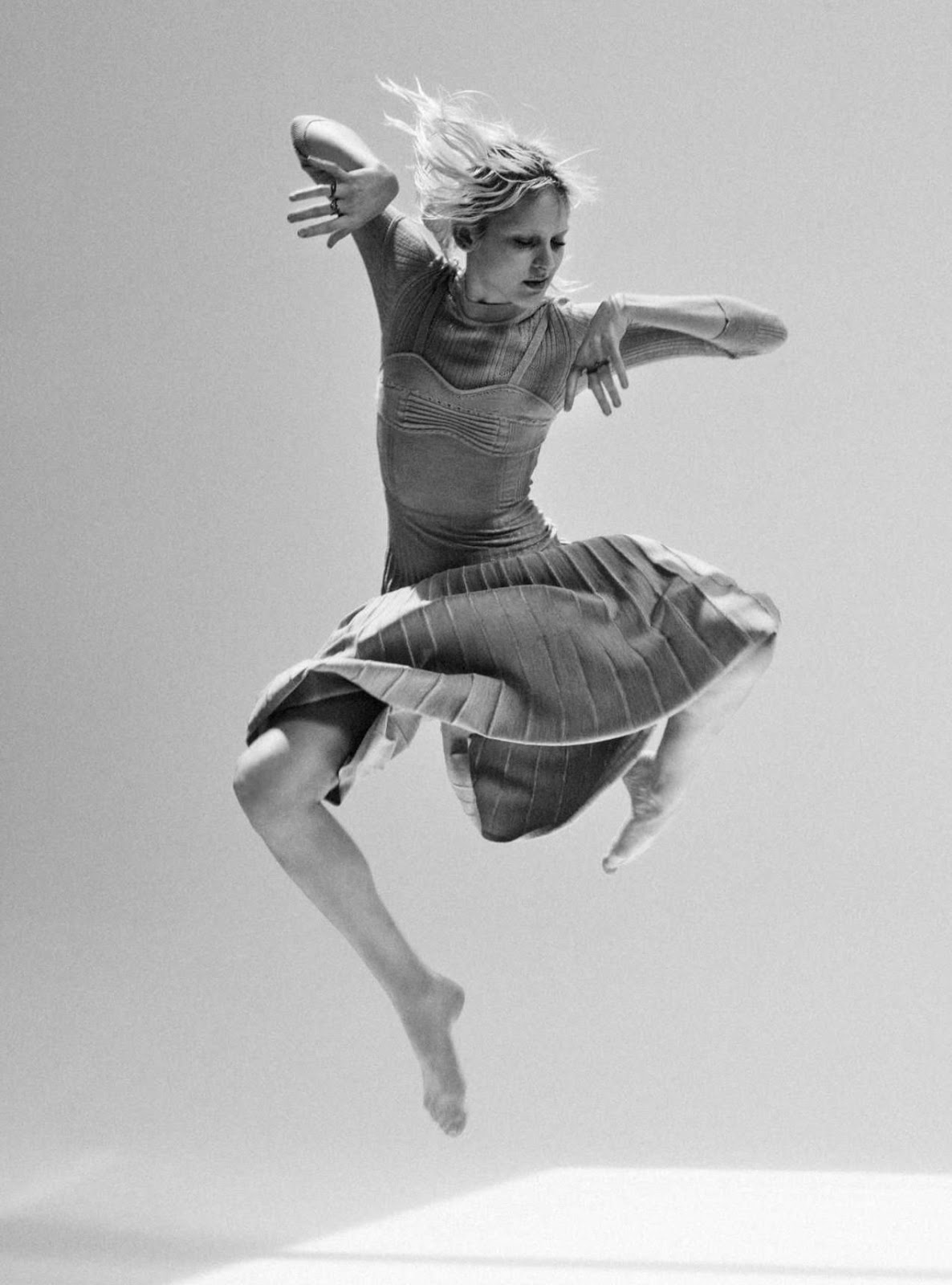 Lida Fox in Harper's Bazaar Germany August 2016 by Sofia Sanchez ...