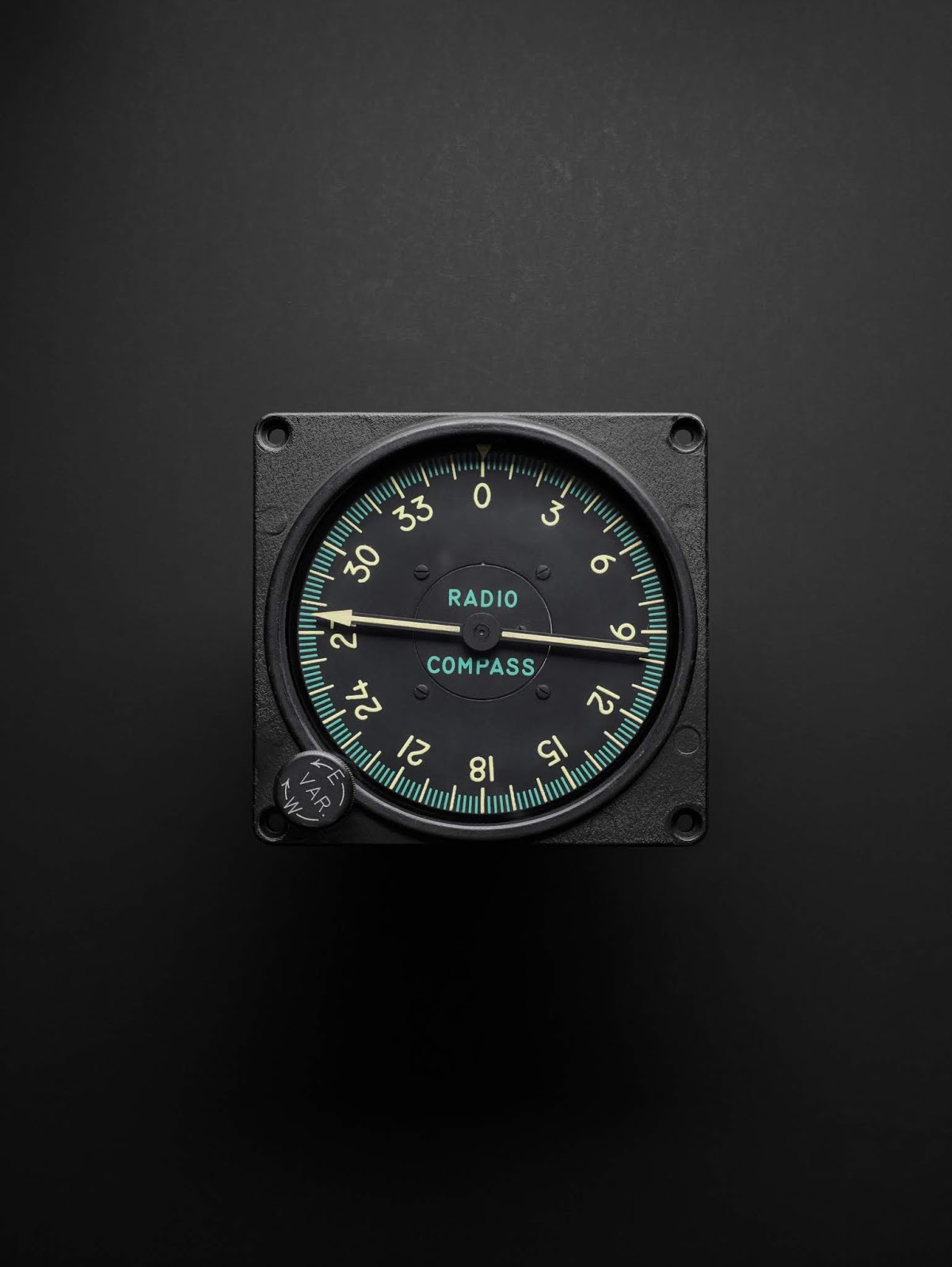 BR 03-92 BI-COMPASS FROM THE COCKPIT TO THE WRIST - Siam Outlook